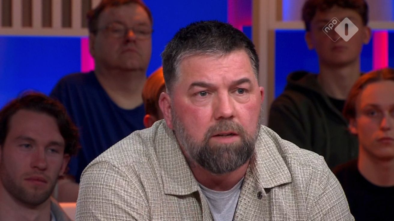 Theo Janssen stoorde zich mateloos aan één speler bij Ajax - AZ: ‘Ik vind het echt irritant ...